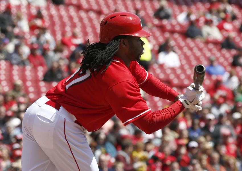 Johnny Cueto tries to break bat over his knee, fails miserably | SD ...