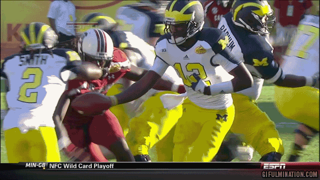 Jadeveon Clowney with one of the NASTIEST hits you'll see. (Via @bubbaprog)