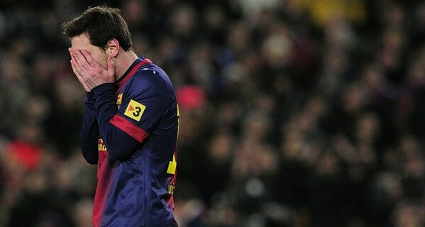 PHOTO: This image sums up Barcelona's night. Lionel Messi with his head ...