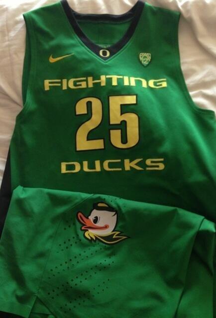 Oregon Ducks basketball team will be wearing these uniforms tonight!