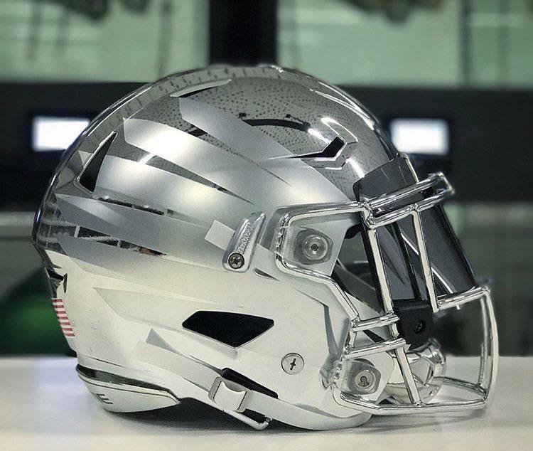 Oregon's new helmets are 🔥🔥🔥