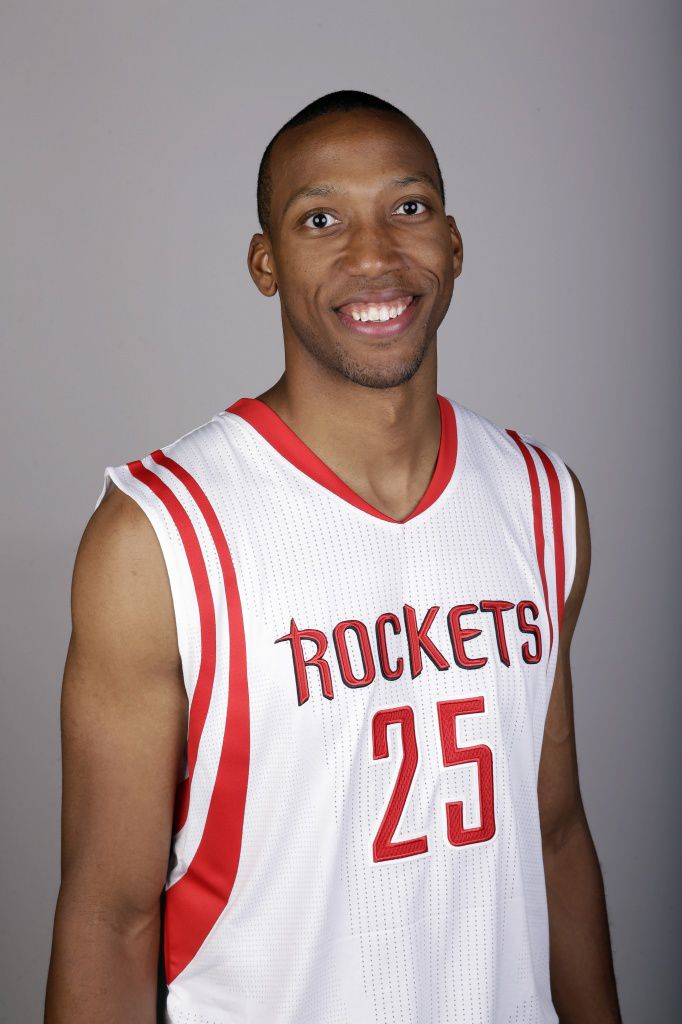 Basketball player had his eye popped out of socket...Can this happen in ...